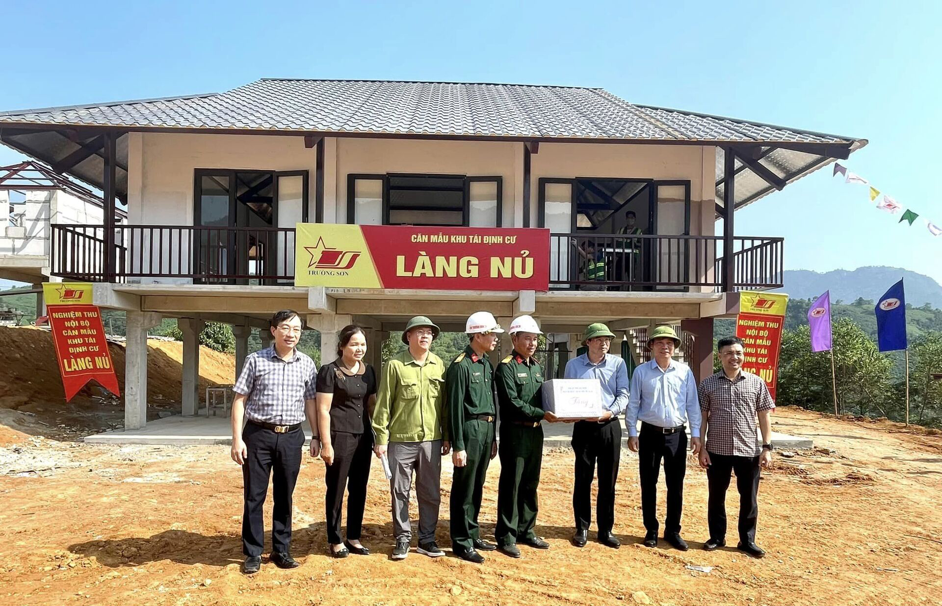 Lào Cai: xây dựng xong 40 căn nhà sàn mới cho người dân Làng Nủ trước ...